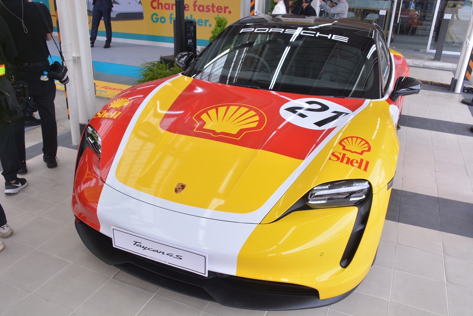 Shell จับมือ Porsche เปิดสถานีชาร์จ